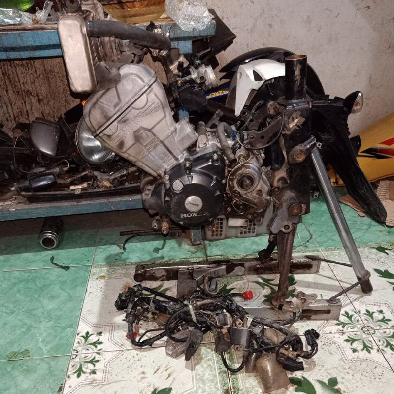 Jual mesin engine set old CBR150R k45 lokal CB150R K15 | Shopee Indonesia