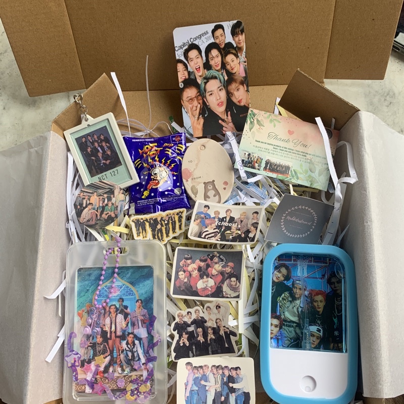 Jual [LANGSUNG KIRIM] HAMPERS GIFT BOX HAND SANITIZER PHOTOCARD HOLDER ...