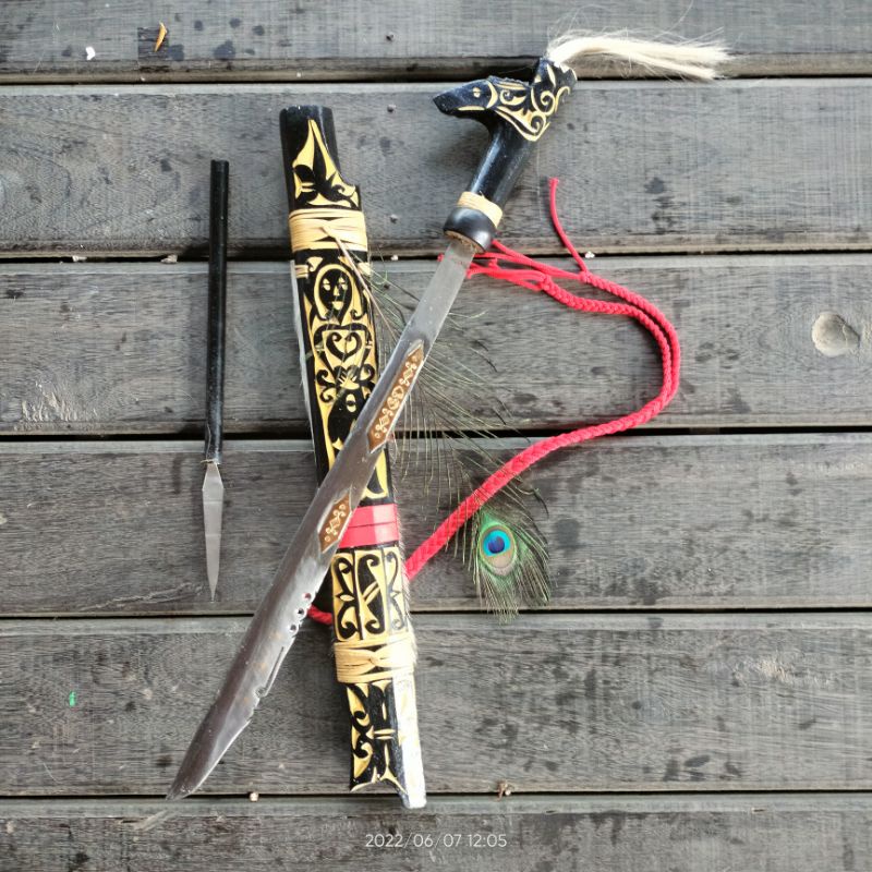 Jual mandau Kalimantan - mandau dayak - mandau khas dayak - mandau suku ...