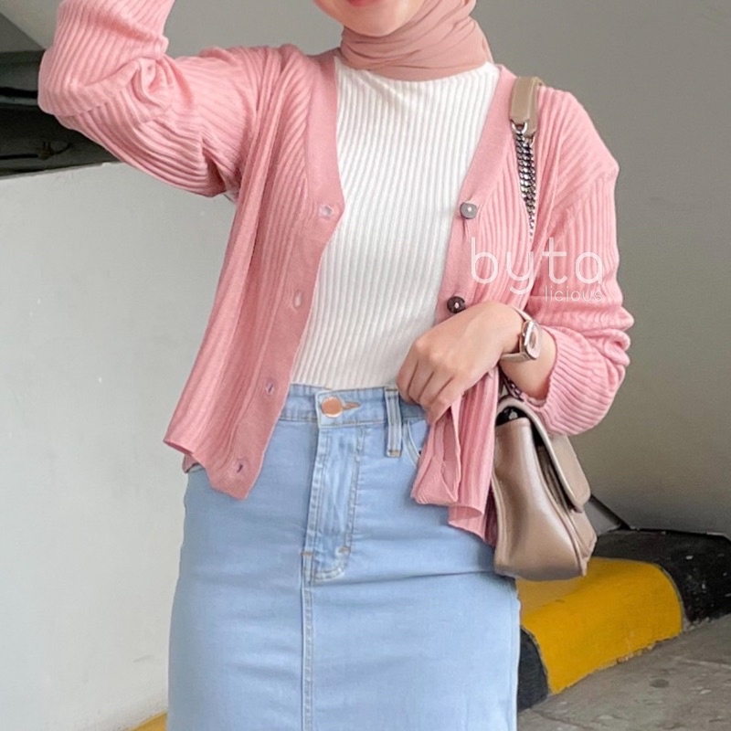 Jual [Original] YURA CARDY CROP by Bytalicious | outer/cardigan rajut | Shopee Indonesia