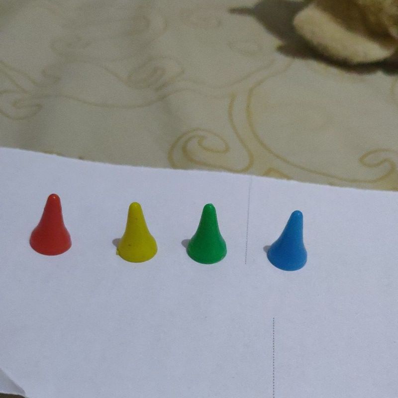 Jual pion/bidak perlengkapan main ludo atau monopoli kiloan merah hijau ...