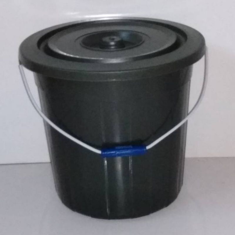 Jual Ember 6 galon tutup / Ember 20 liter tutup dan gagang | Shopee ...