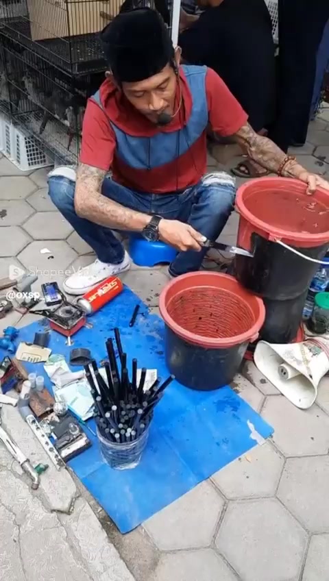 Jual [GROSIR] LEM AJAIB TAMBAL EMBER SUPER KUAT LEM TEMBAK HITAM JERMAN ...