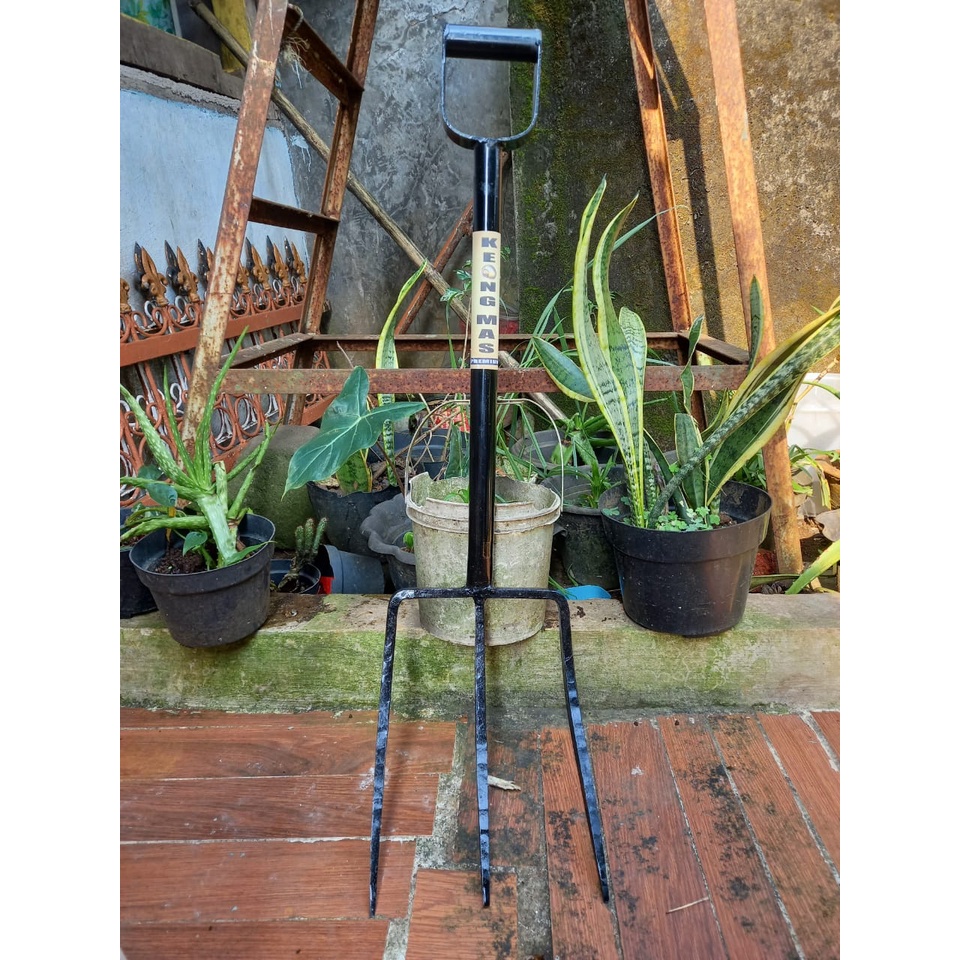 Jual Perkakas Kebun Dan Pertanian Garpu Injak Tiga Jari Mata KEONG MAS ...