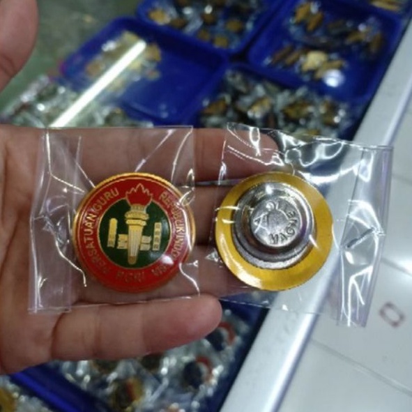 Jual PIN PGRI magnet Bros PGRI magnet lencana PGRI magnet PIN magnet ...