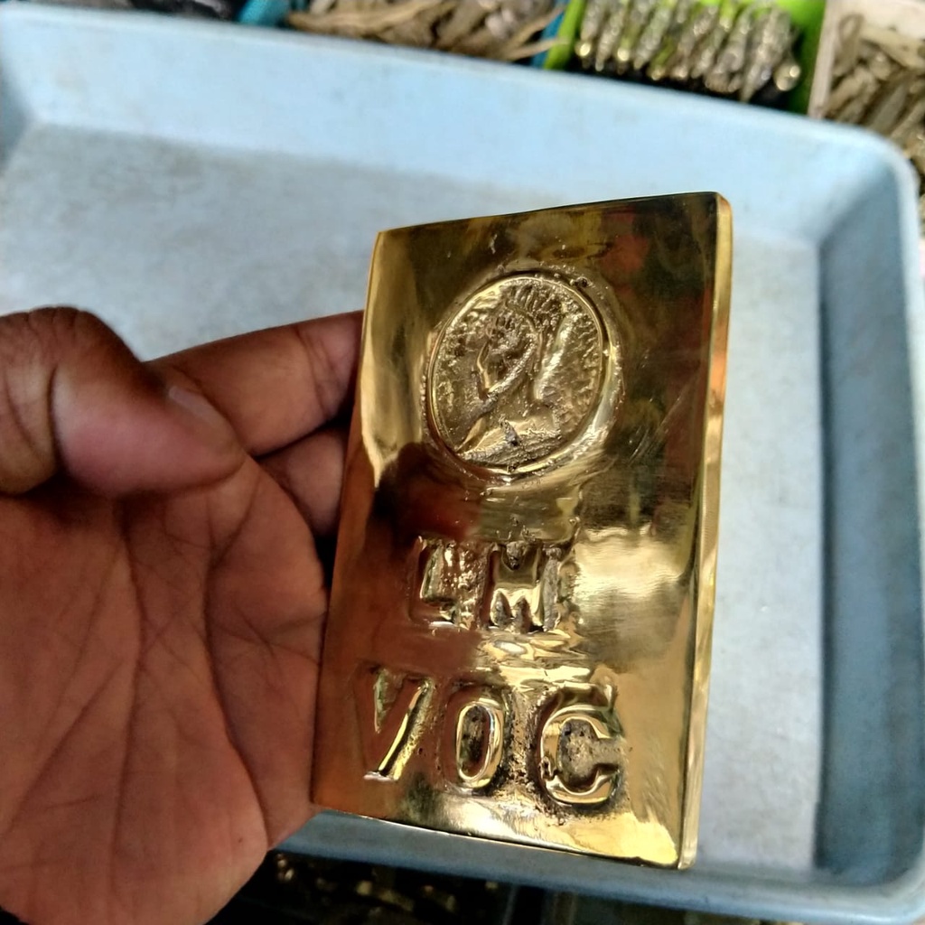 Jual Replika batangan emas voc mirip dengan aslinya bahan kuningan sari ...