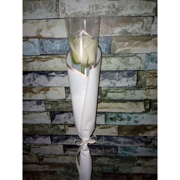 Jual bunga Mawar asli segar bungkus, | Shopee Indonesia