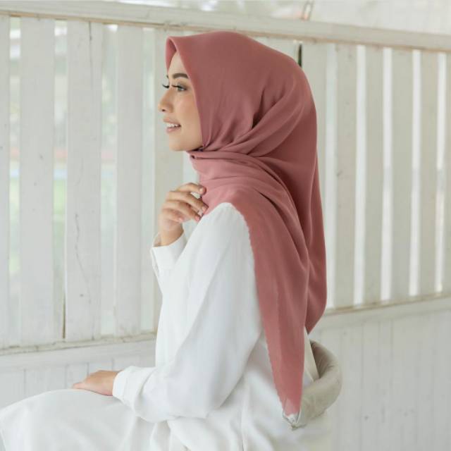 Jual jilbab pink Voal Sahara hijab Khasmir Voal by Heaven Lights warna LIPS Khasmir Voal warna ...