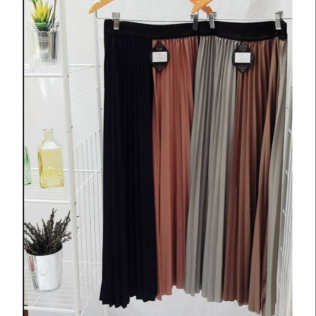 Jual Rok plisket 2 tone.Bahannya adem,lembut jatuh ready warna paling ...