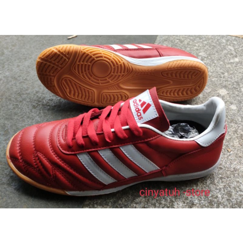 Jual Sepatu Futsal kulit terbaru 2022 warna merah kekinian | Shopee ...