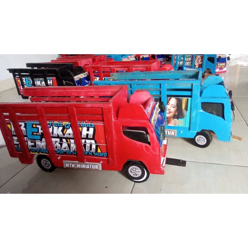 Jual MINIATUR TRUK FUSO TRUK GIGA BAHAN KAYU TEBAL MAINAN ANAK | Shopee ...