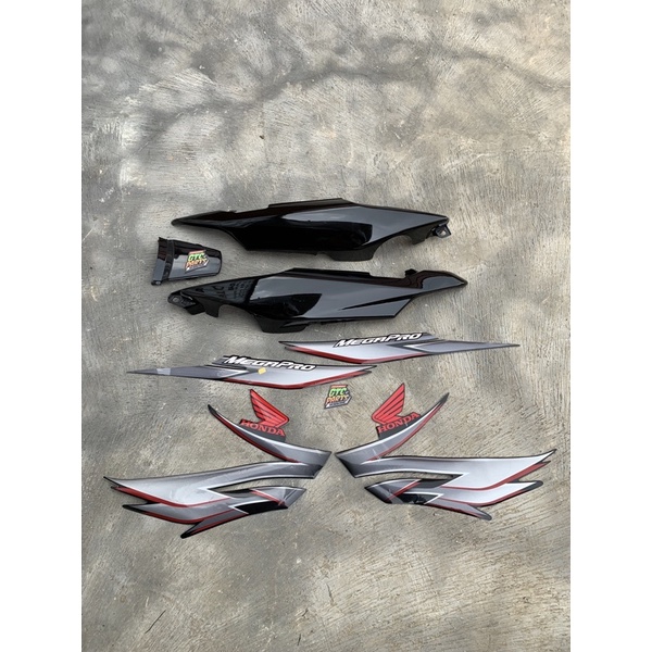Jual body belakang Megapro Primus set sambungan body primus set stiker ...