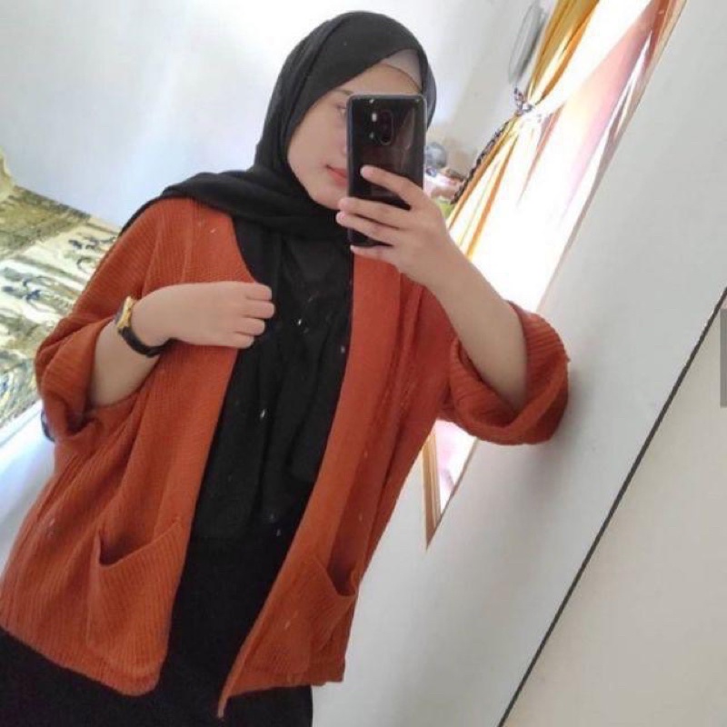 Jual LOCY CARDY Cardigan Rajut Oversized dan Normal Size - Kardigan Polos Wanita Bahan Rajut ...