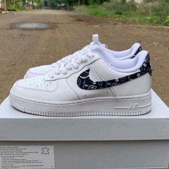 Jual Sepatu Nike Air Force 1 One AF1 Paisley Essential White Black ...