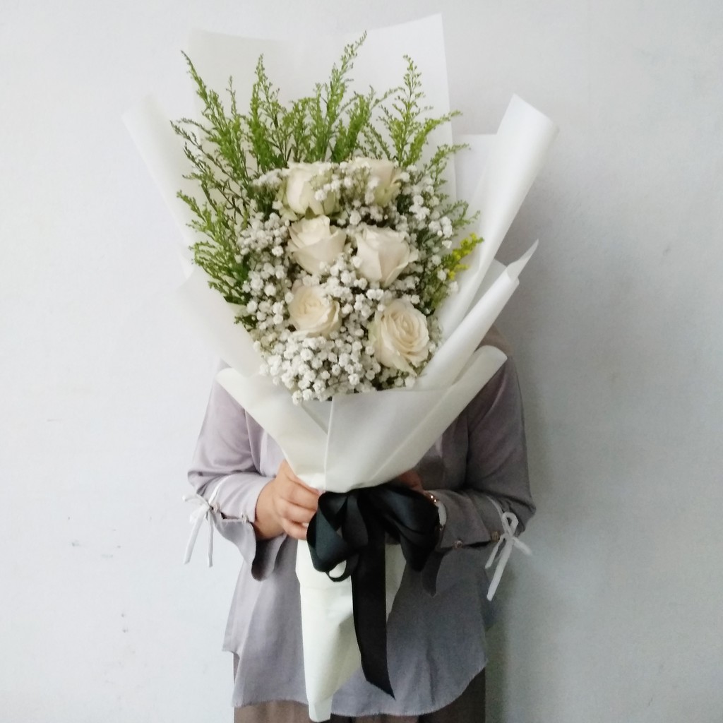 Jual Hand Bouquet Korean Fresh Flower / Buket Bunga Mawar Segar - White ...