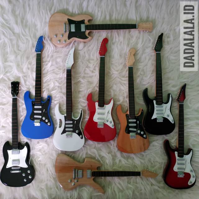 Jual Miniatur Gitar Elektrik / Alat Musik Mini, Cocok Untuk Kado Ulang ...