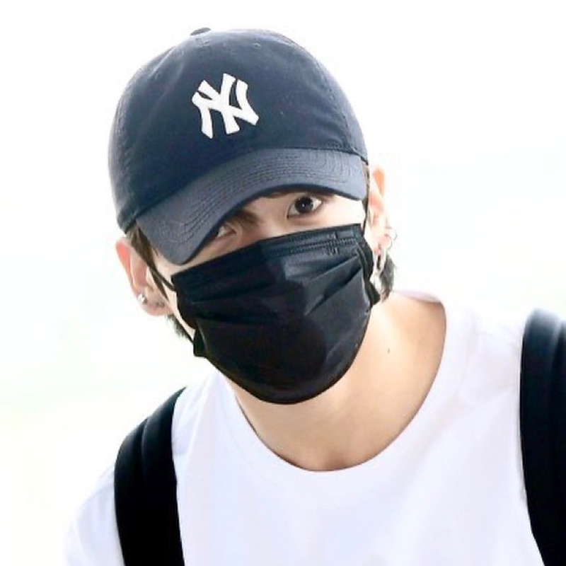 Imagedetailjungkook With Cap Black 2022 09 05869128