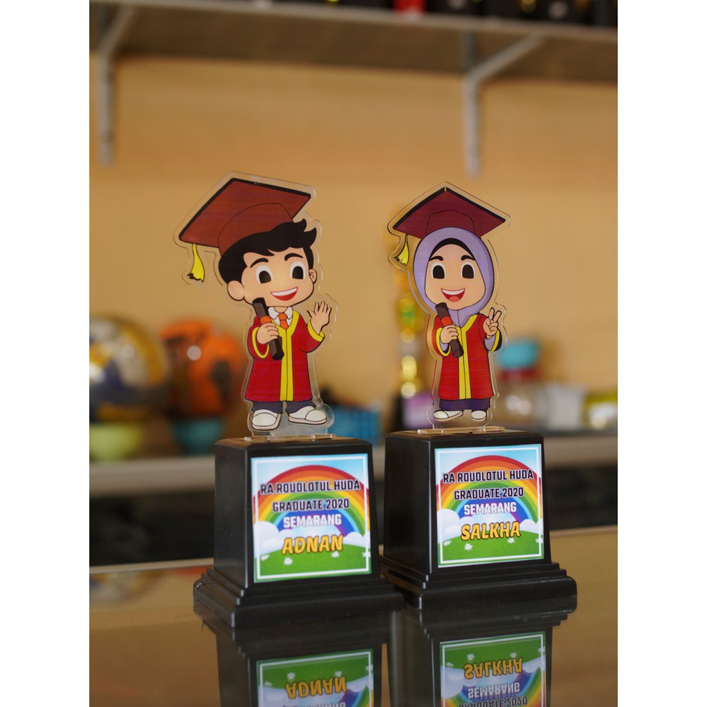 Jual Piala Wisudawan Wisudawati / Piala Acrelyc | Shopee Indonesia