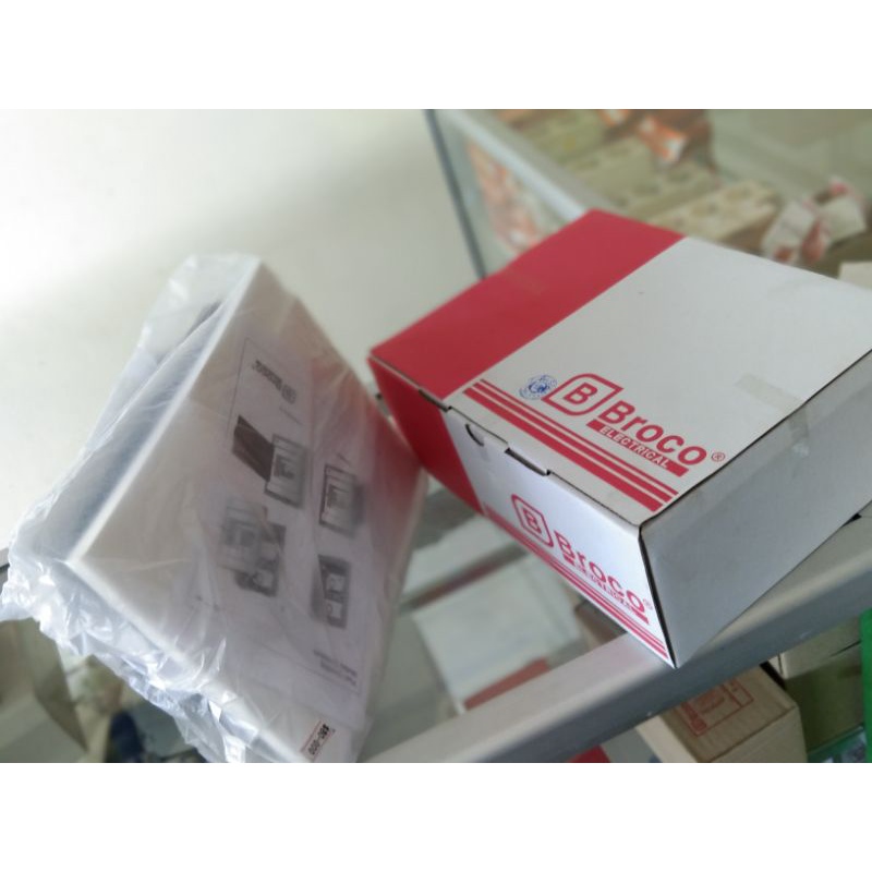 Jual Box MCB BROCO , White (17108) | Shopee Indonesia
