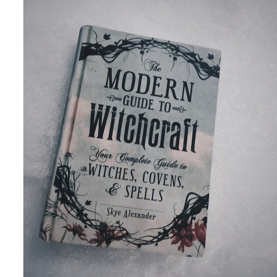 Jual The Modern Guide to Witchcraft : Your Complete Guide to Witches, Covens, and Spells ...