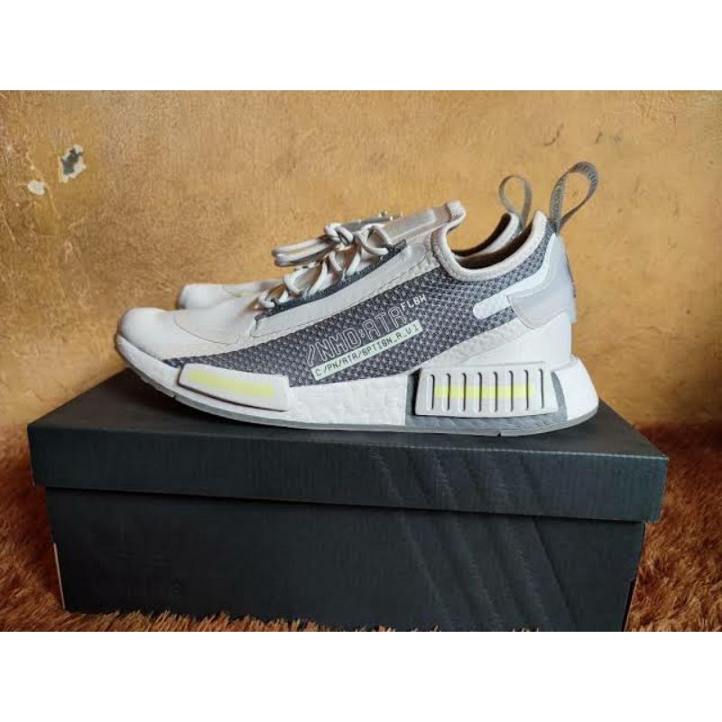 Jual (size 41⅓) adidas NMD R1 Spectoo Abu-abu Sneaker FZ3203 BNIB ...