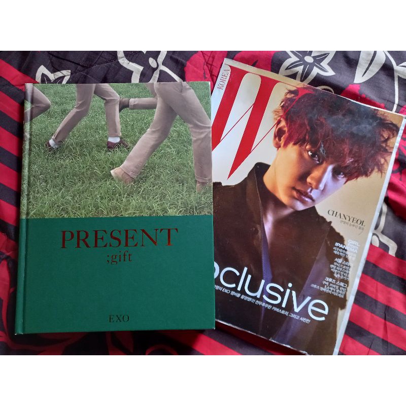 Jual Official Exo Present gift photobook (free chanyeol magazine ...
