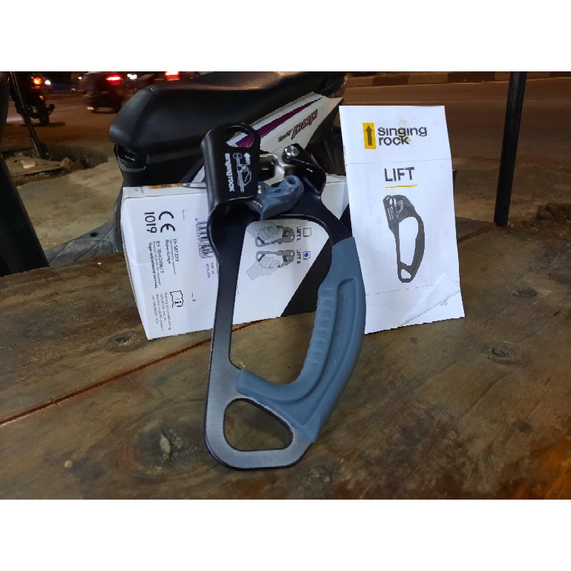 Jual SINGING ROCK HAND ASCENDER LIFT RIGHT ALAT SAFETY CLIMBING GEDUNG ...