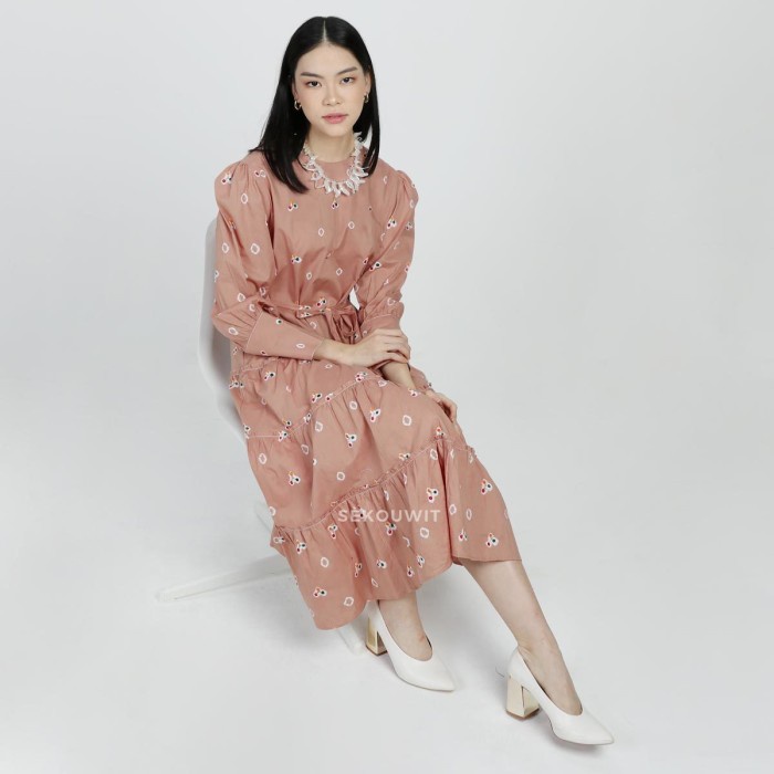 Jual JESSAMINE Batik Jumputan Tiered Midi Dress Sèkouwit In Beige ...