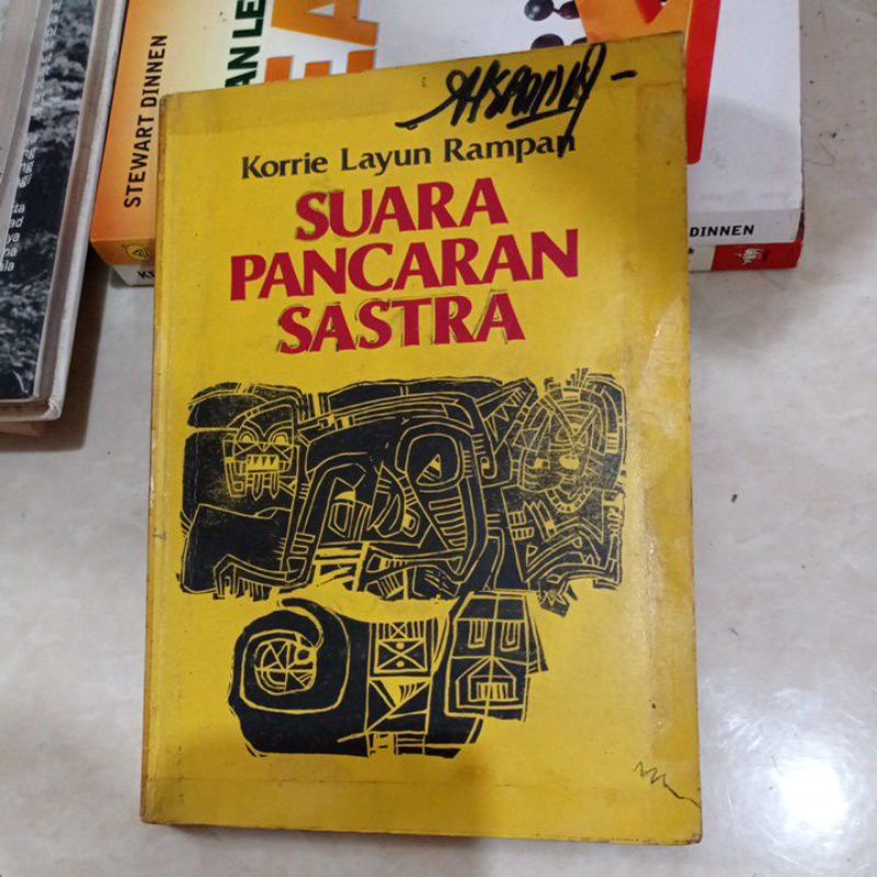 Jual BUKU SUARA PANCARAN SASTRA KORRIE LAYUN RAMPAN | Shopee Indonesia