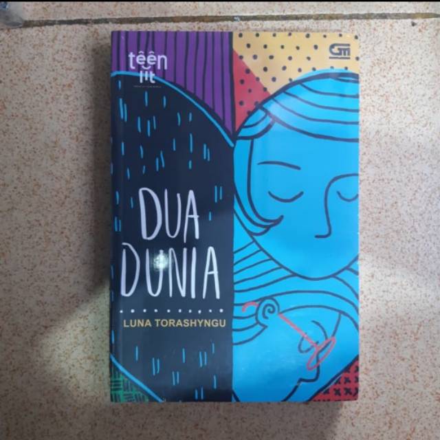 Jual Buku Novel Dua Dunia - Luna Torashyngu | Shopee Indonesia