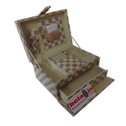 Jual JEWELRY BOX | BOX TEMPAT PERHIASAN DAN AKSESORIS LV DAMIER CREAM ...