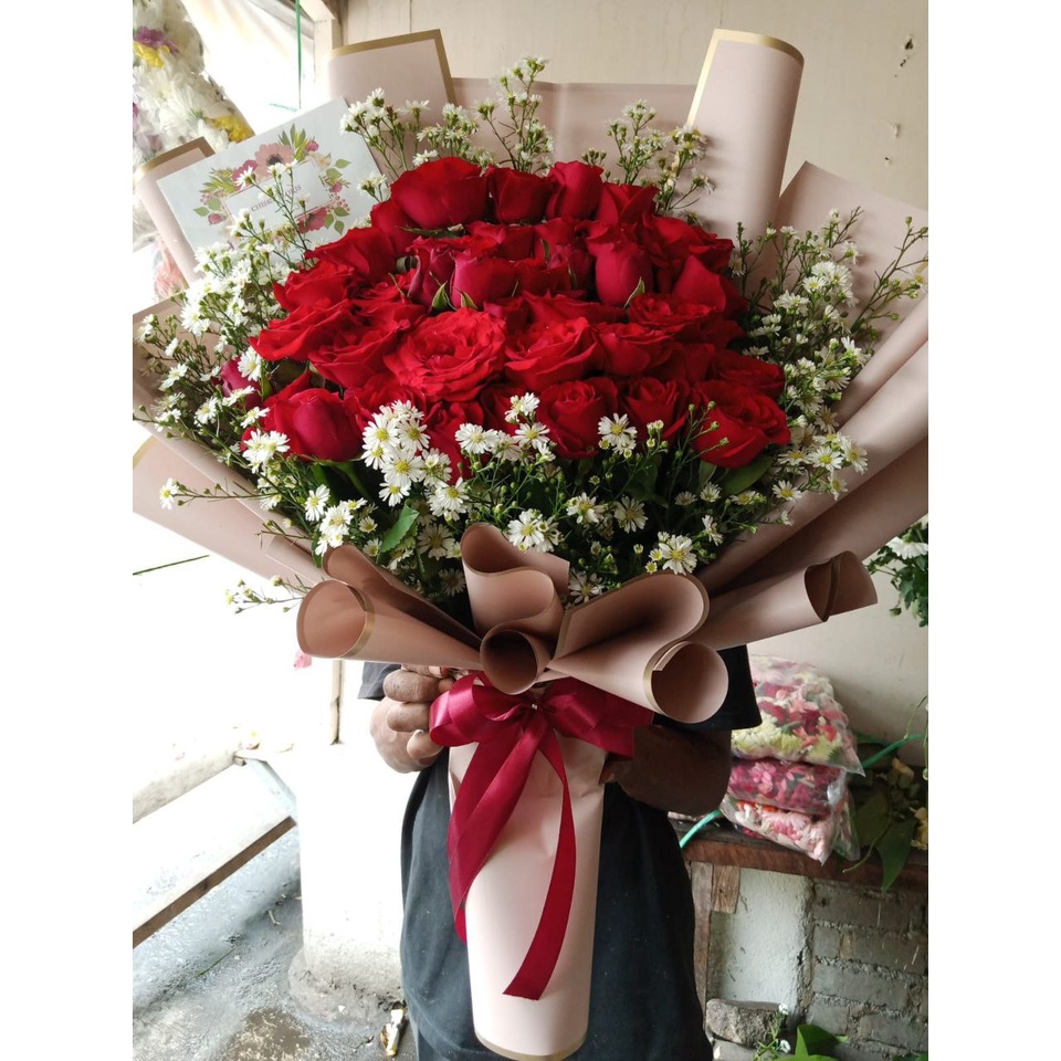 Jual HAND BUKET MAWAR MERAH ASLI SEGAR | Shopee Indonesia