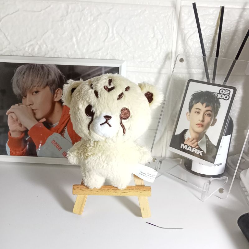Jual Mark lee doll cheetah lee BACA DESK | Shopee Indonesia