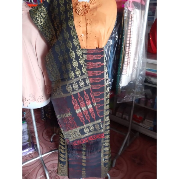 Jual SONGKET BATAK TENUN TANGAN TARUTUNG PIALA KOSONG DASAR HITAM | Shopee Indonesia