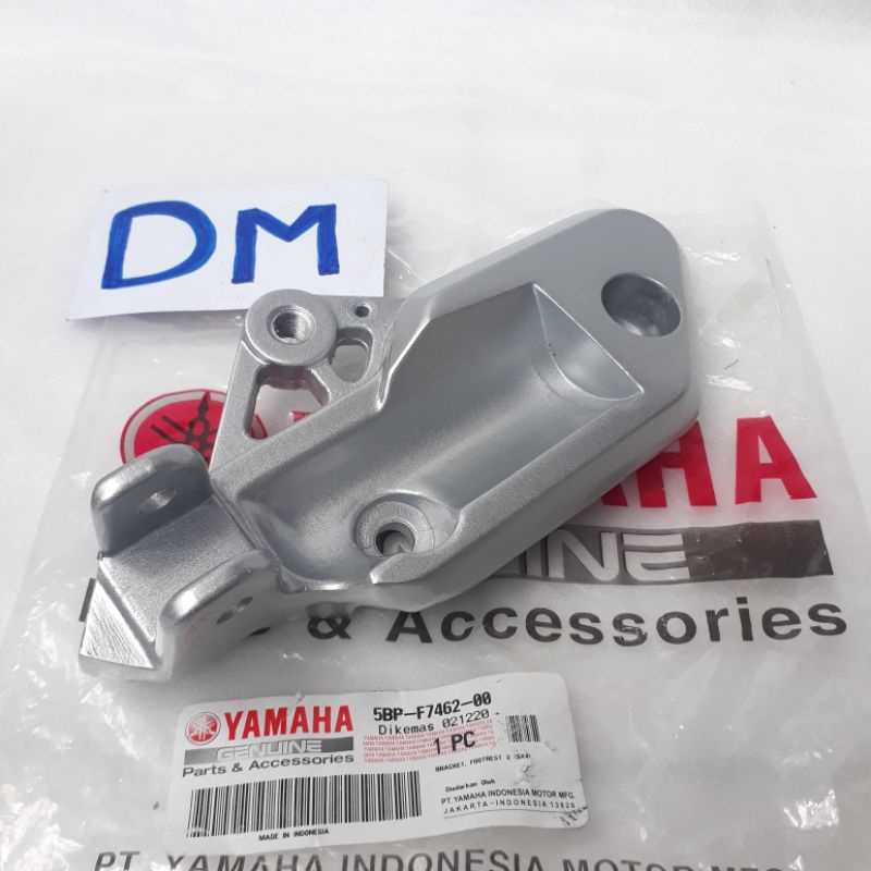 Jual bracket breket dudukan footstep depan kanan Scorpio 5BP-F7462-00 ...