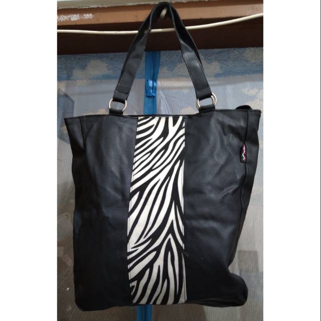 Jual Preloved Tas hitam zebra (Naughty) | Shopee Indonesia