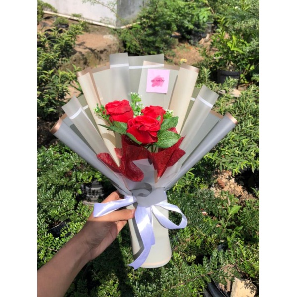 Jual Bunga// Bucket Bunga// Bunga mawar//Hadiah | Shopee Indonesia