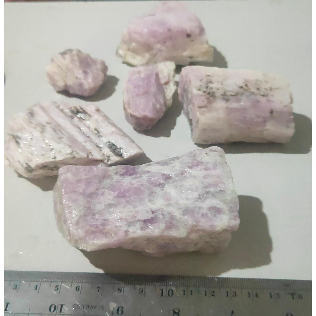 Jual Batu Natural Rough Kunzite 3-10 cm (paket 1 kg mix random ukuran ...