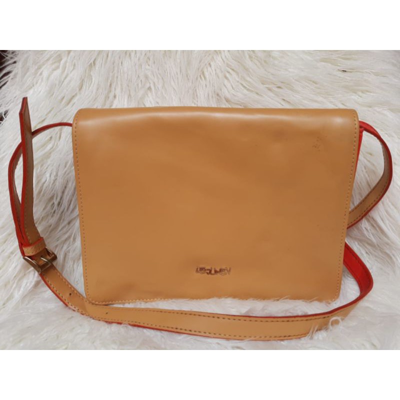 Jual Secondhand LE JUNEV Leather Slingbag | Shopee Indonesia
