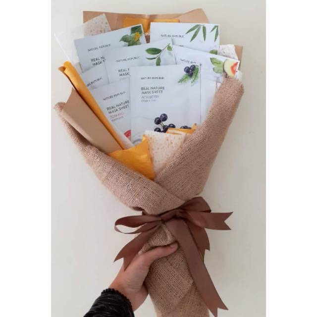Jual Buket Skincare Bucket masker Kado wisuda hadiah ulang tahun ...
