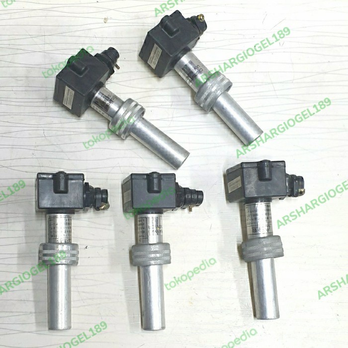 Jual UV Flame Sensor Detector YAMATAKE, type C7035A500 include Lamp UV ...