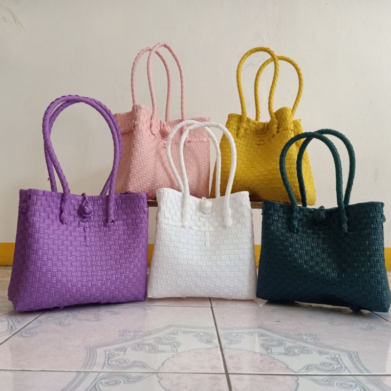 Jual Tas Anyaman Jali-jali Ukuran M (Hitam) | Shopee Indonesia