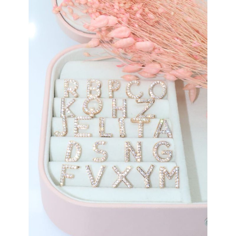 Jual Liontin Batu Huruf Alphabet Inisial Nama kadar 755 18karat white ...