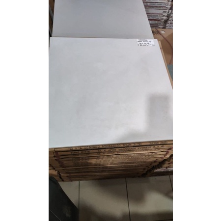 Jual Granit Indogress Topaz White UP 60x60 kw3 | Shopee Indonesia