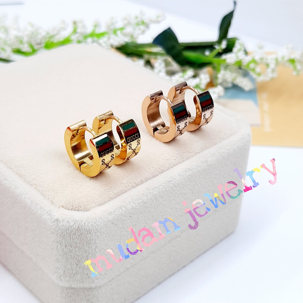 Jual Anting Jepit Titanium Gc Simple dan Mewah Tersedia Warna Gold dan ...