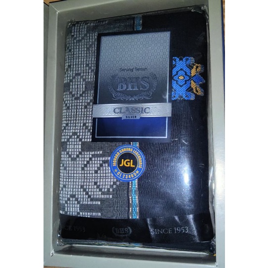 Jual Sarung BHS Classic Silver Jacquard Gunung Legendaris Hitam ...