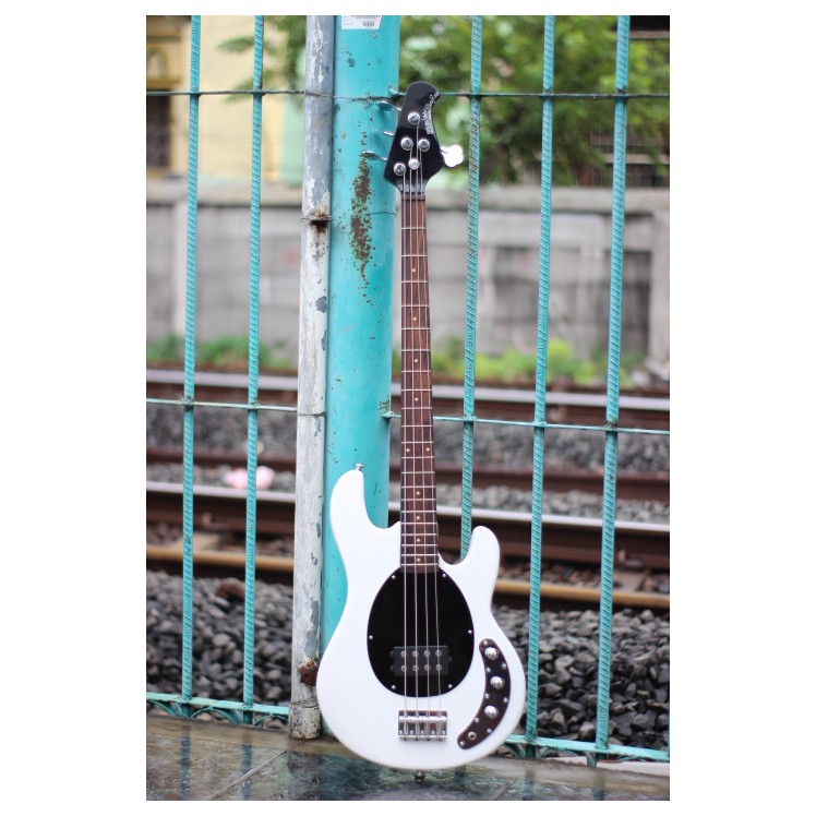 Jual Bass Listrik / Elektrik Musicman Stingray white | Shopee Indonesia