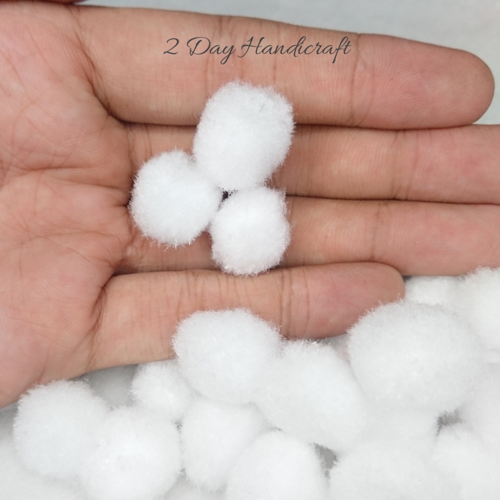 Jual Pompom Putih - Bola Pom Pom 2cm Putih | Shopee Indonesia