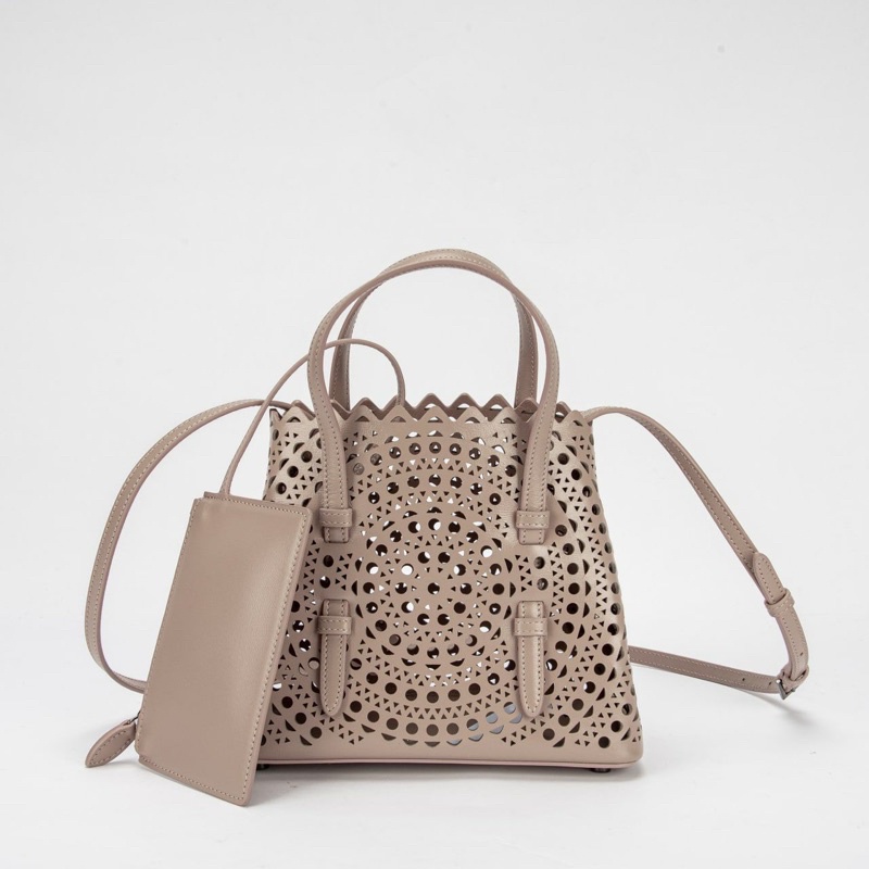 Jual Tas alaia mina 20 cuir lux mini new vienne tote bag sable | Shopee ...