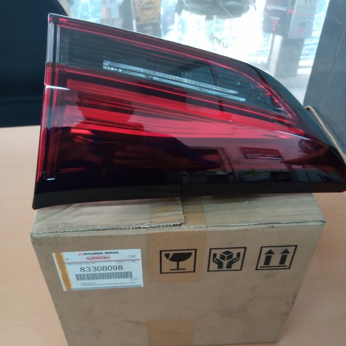 Jual lampu sen belakang kanan xpander - 8330b098 | Shopee Indonesia
